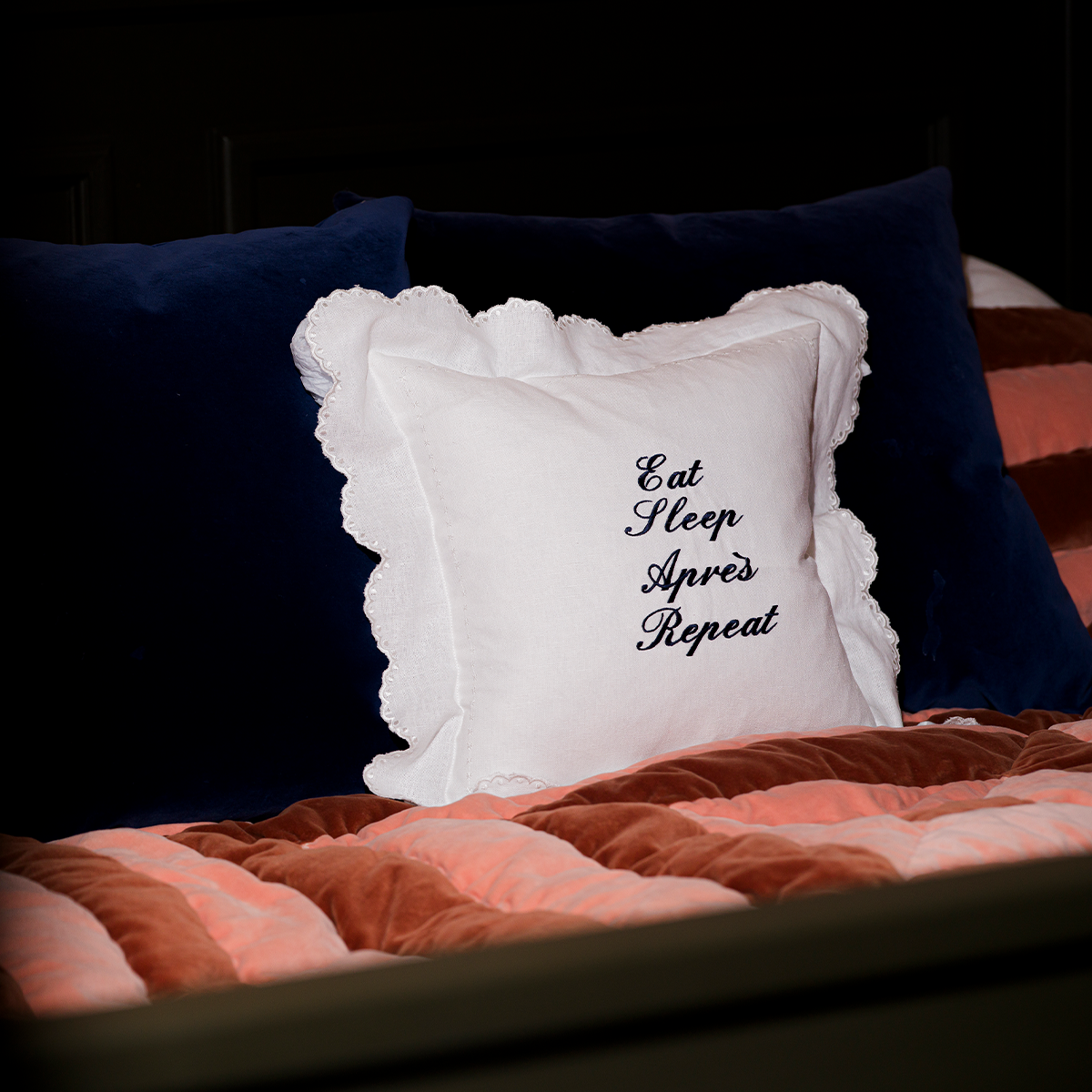 Scalloped Pillow Case – Not Another Bill